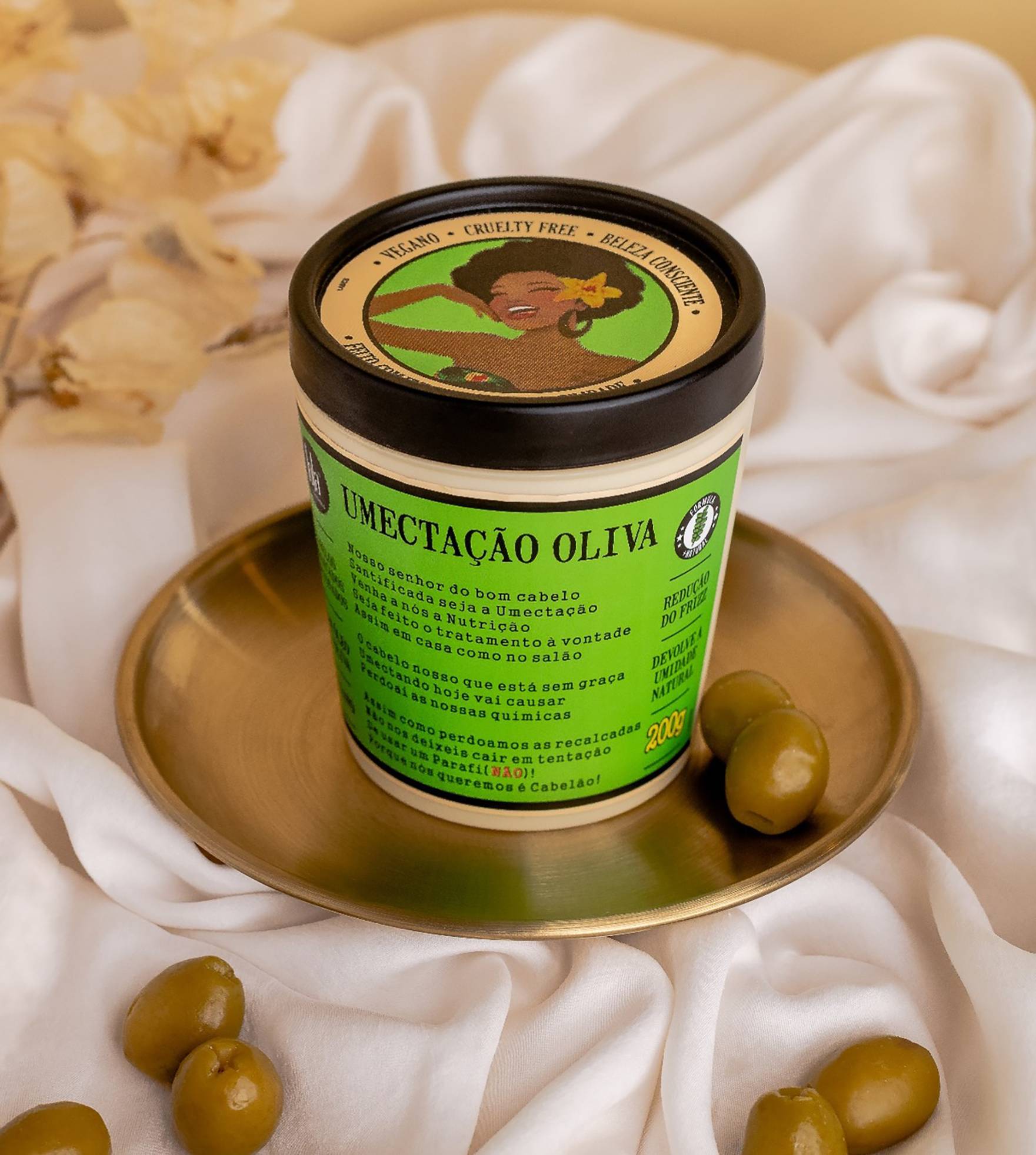 Comment Lola Cosmetics réinvente-t-elle le soin des cheveux ? - Bleu ...